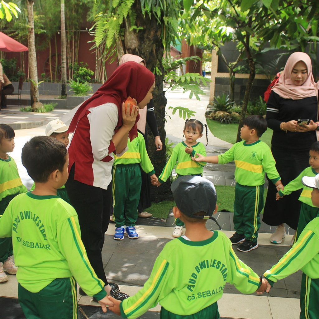 Serunya Edukasi Kreatif KB Dwi Lestari di Kampung Coklat - Kampung Coklat